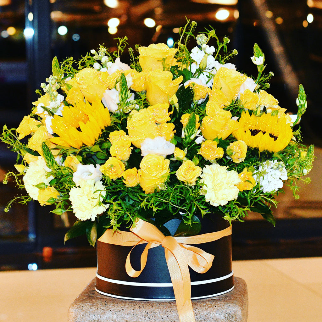 Shinning Yellow Fresh Flower Arrangement